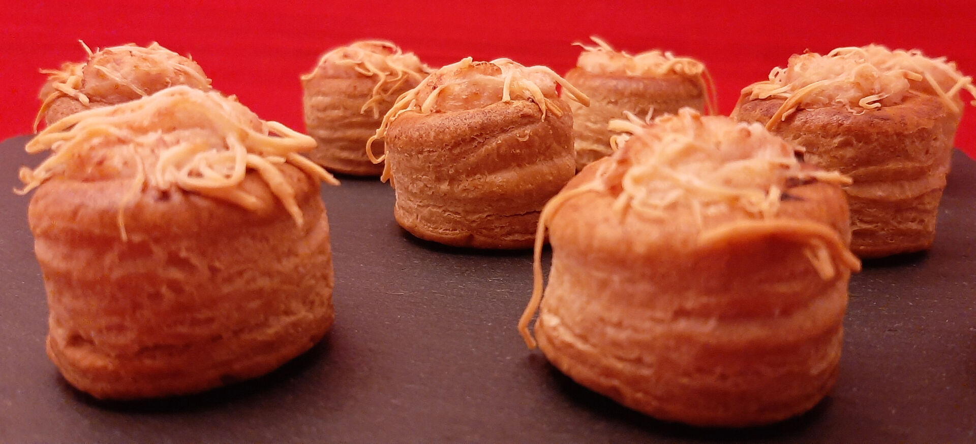Mini bouchées à la reine jambon béchamel pour l'apéritif. Recette facile